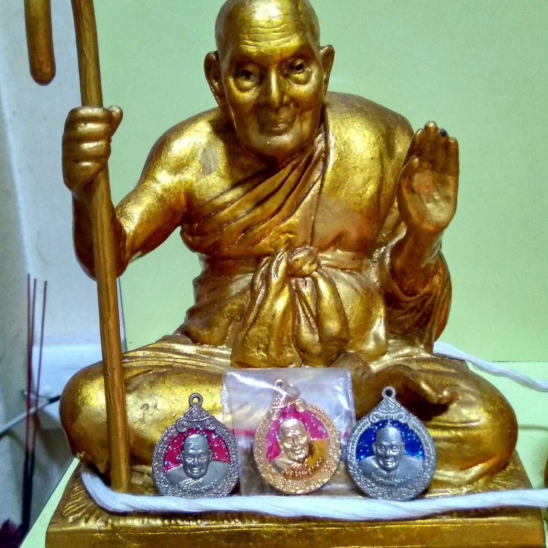 RARE AH CHAN THONG PORTRAIT BE 2542 WAT PAK KOE WITH HIS ROBE ON THE ...
