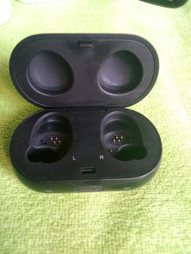 Samsung earbuds/ case replacement, Mobile Phones & Gadgets, Wearables ...