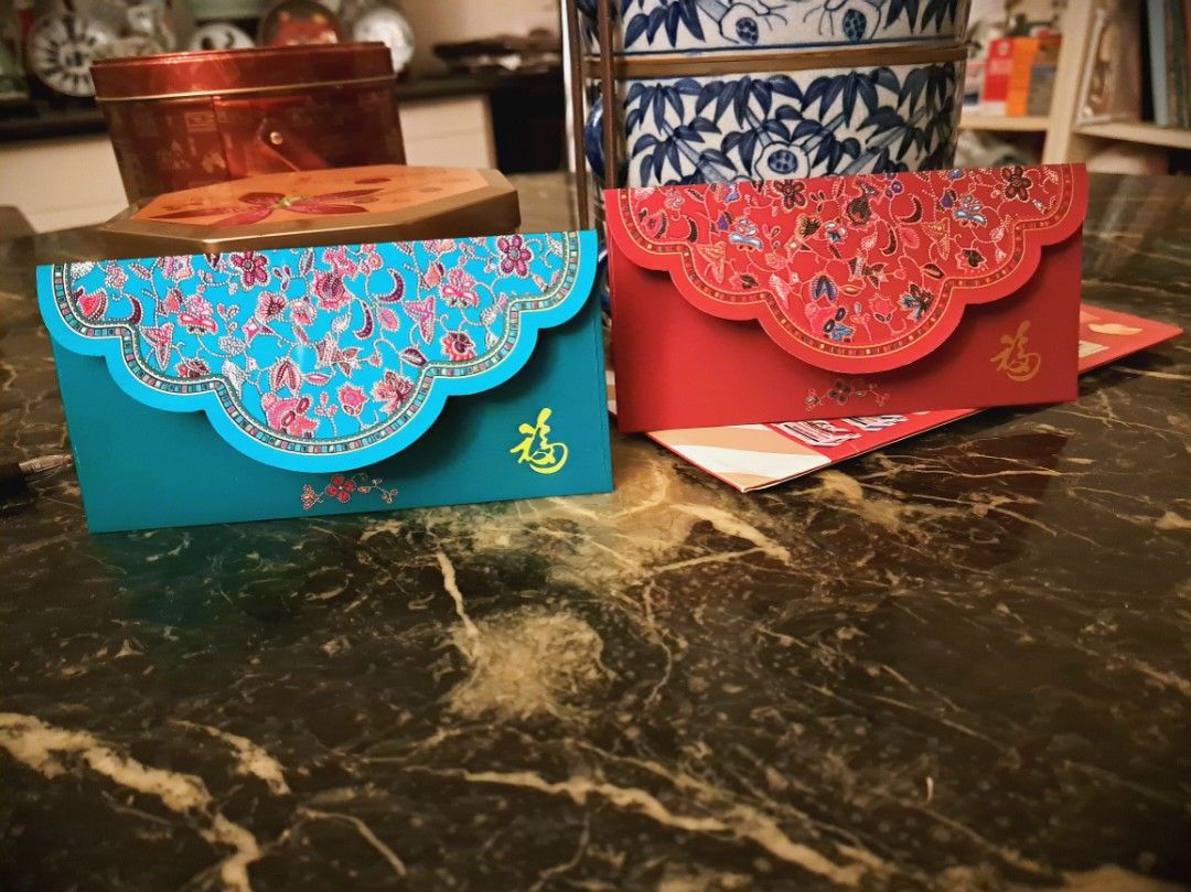 SIA Batik design red/green packets, Everything Else on Carousell