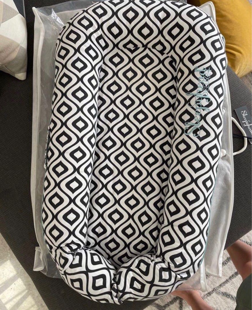 Sleepyhead deluxe, Babies & Kids, Baby Nursery & Kids Furniture, Cots ...