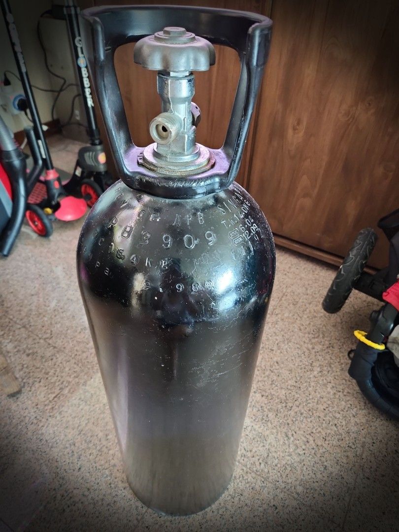 10l FULL CO2, Pet Supplies, Homes & Other Pet Accessories on Carousell