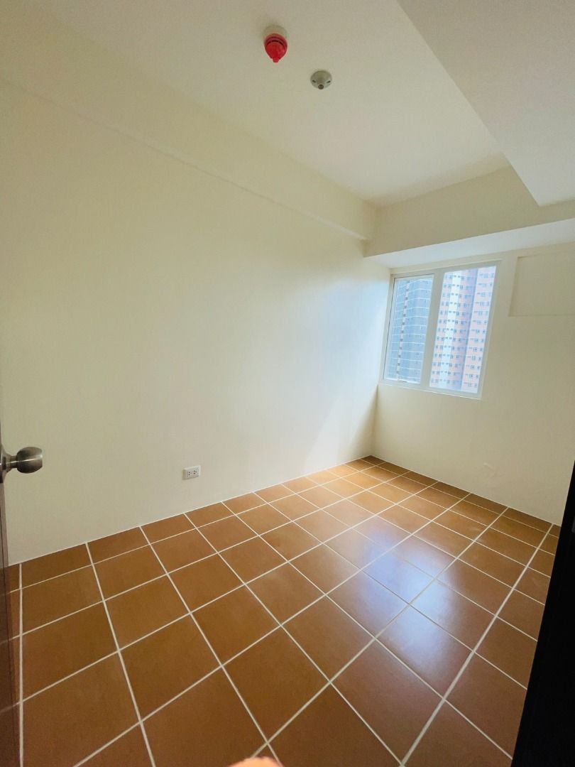 2 bedroom Pioneer woodlands ,No downpayment in Boni Mandaluyong city ...