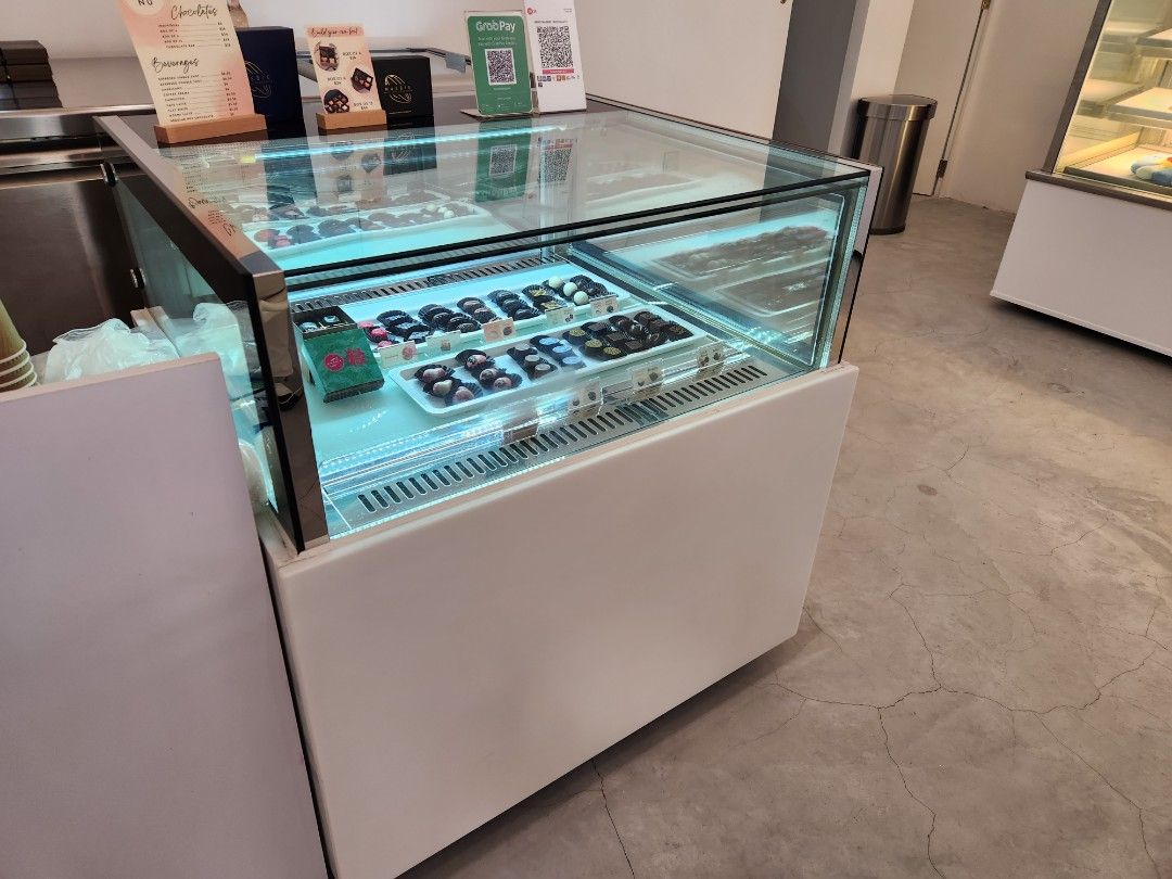 Chocolate/Pastry Chiller Display Counter, TV & Home Appliances, Kitchen ...