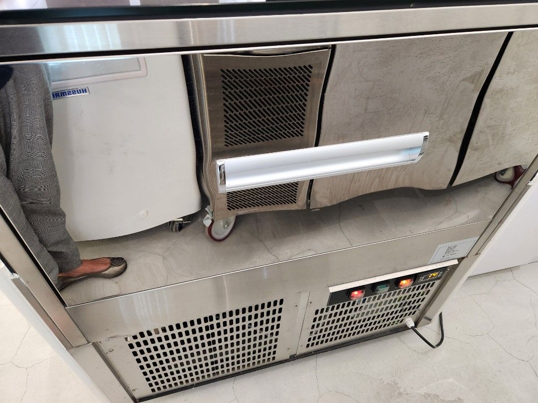 Chocolate/Pastry Chiller Display Counter, TV & Home Appliances, Kitchen ...