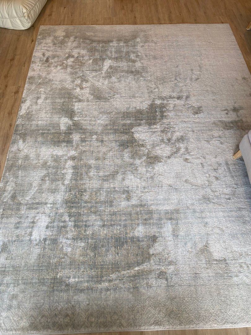 Classy rug, Furniture & Home Living, Home Decor, Carpets, Mats ...