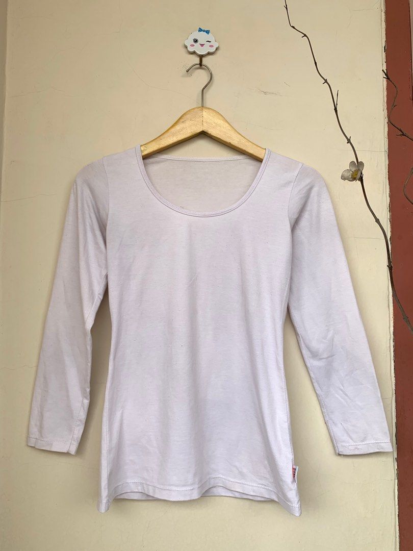 Kaos polos inner putih, Fesyen Wanita, Pakaian Wanita, Atasan di Carousell