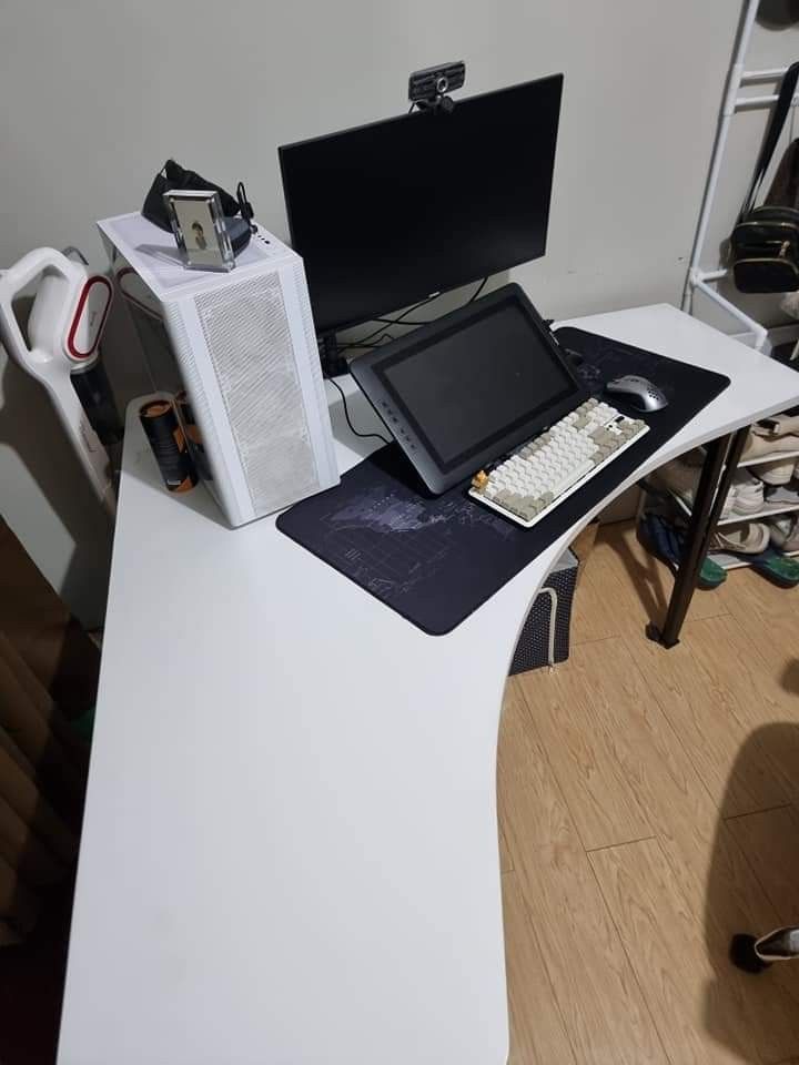 L Shaped Computer Table (Pasig Area), Furniture & Home Living ...