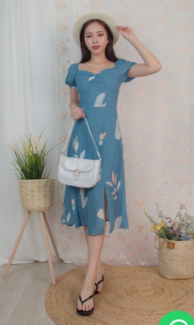 MGP GEMIRA FLORAL MIDI DRESS IN BLUE, Women's Fashion, Dresses & Sets ...