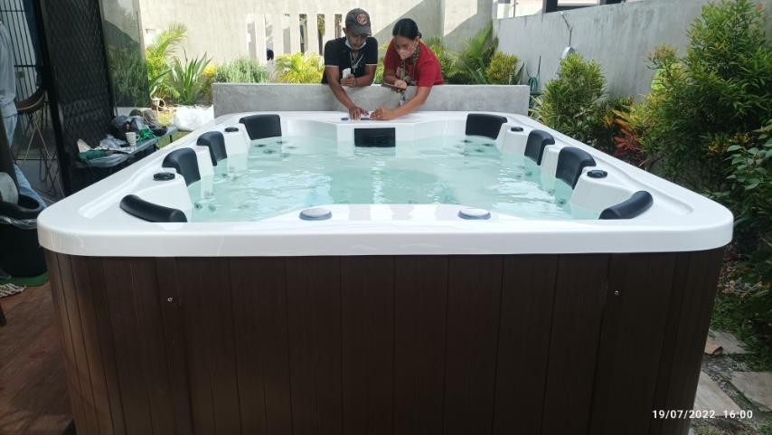 Outdoor Jacuzzi (601), Furniture & Home Living, Office Furniture ...