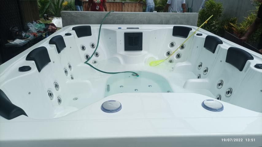 Outdoor Jacuzzi (601), Furniture & Home Living, Office Furniture ...