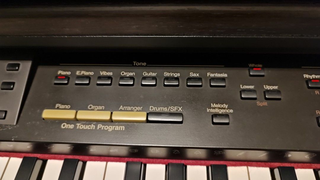 Roland KR 570, Hobbies & Toys, Music & Media, Musical Instruments on ...