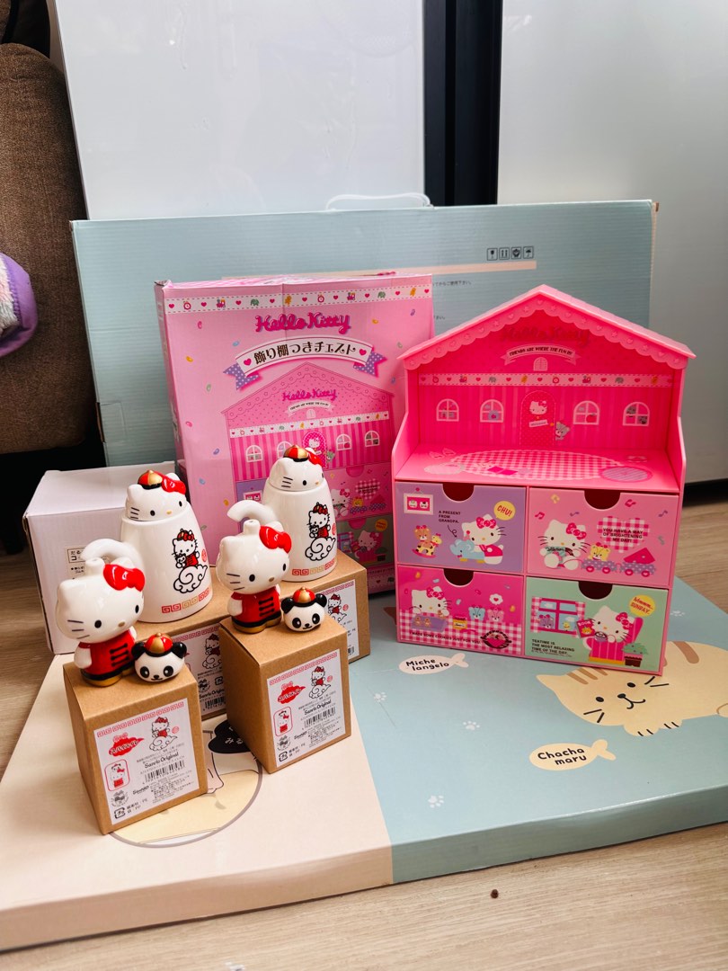 Sanrio set items on Carousell