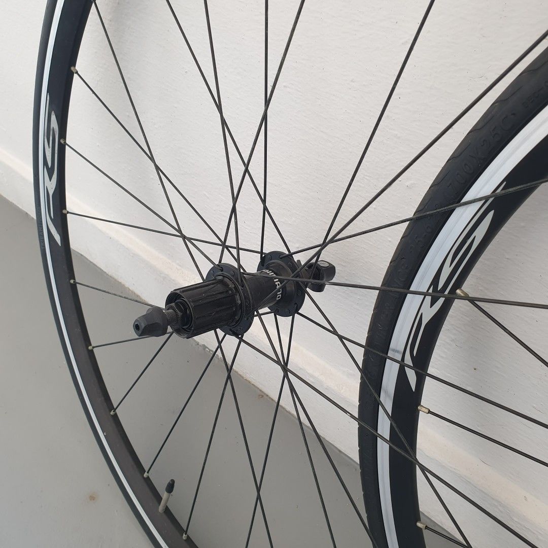 Shimano WH-RS100 Complete with Tyres Rim Brake Wheelset, Sports ...