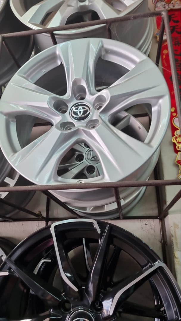Used Toyota 17 inch Stock Rim Set, Car Accessories, Tyres & Rims on ...