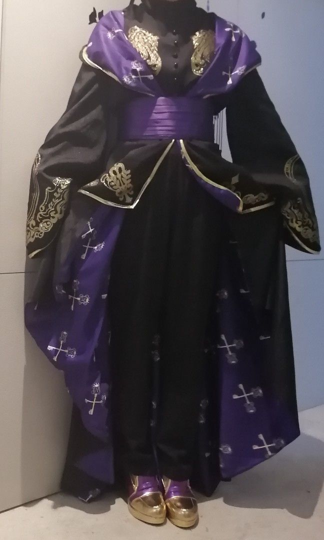 Twisted wonderland riddle rosehearts ceremonial robes cosplay, Hobbies ...