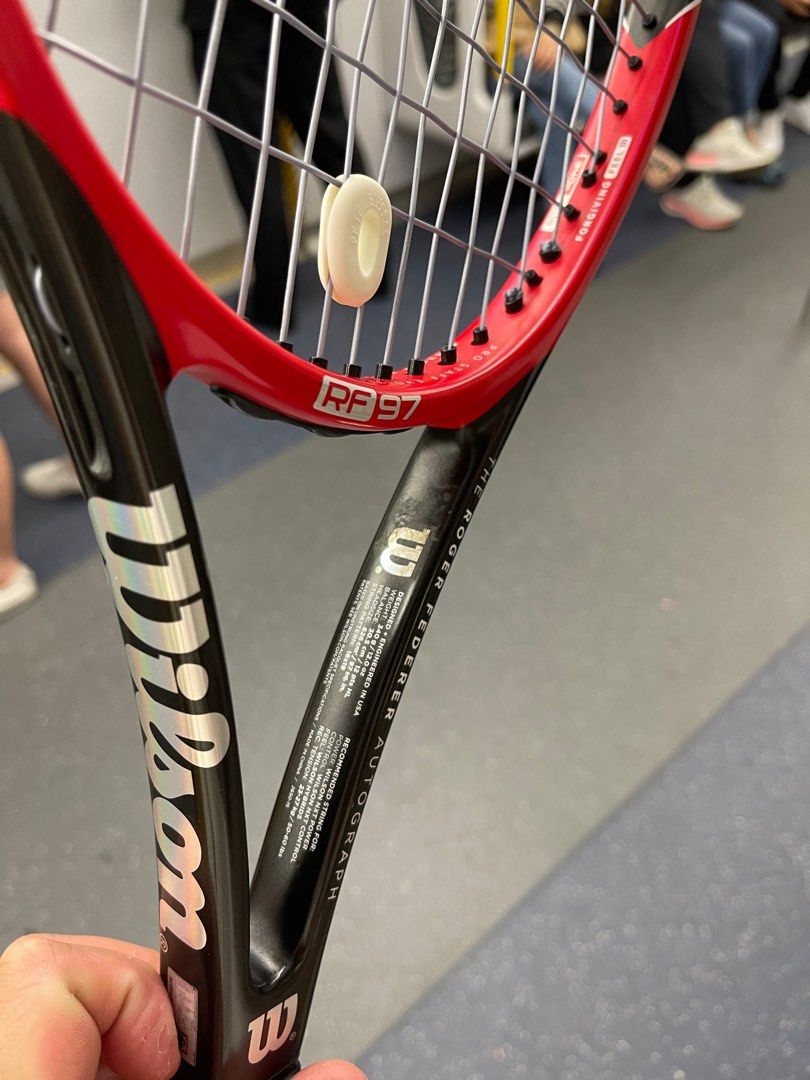 Wilson RF97 V10 Grip 3 340G, 運動產品, 運動與體育, 運動與體育 - 球拍和球類運動 - Carousell
