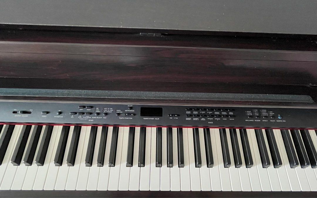 Yamaha Clavinova CLP-330, Hobbies & Toys, Music & Media, Musical Instruments on Carousell