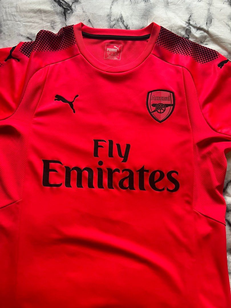 Arsenal 2017/2018 GK kit, Men's Fashion, Activewear on Carousell
