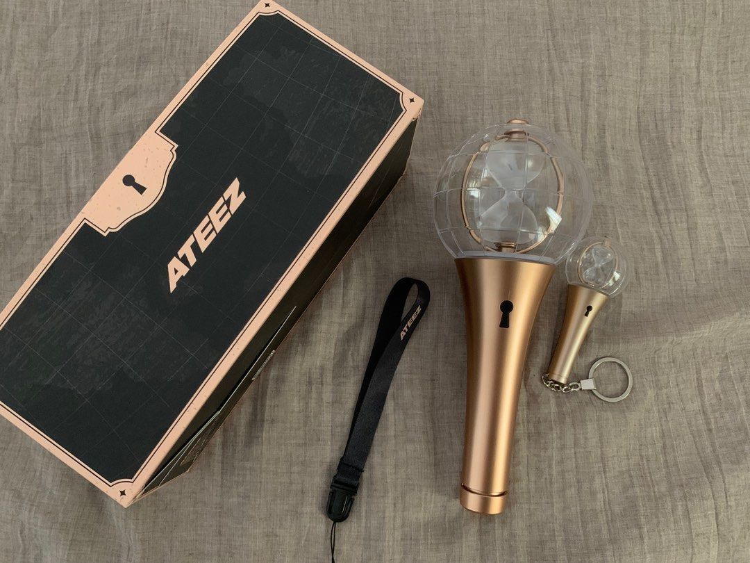 Ateez lightstick Lightiny version 2 and mini lightiny ver 2, Hobbies ...