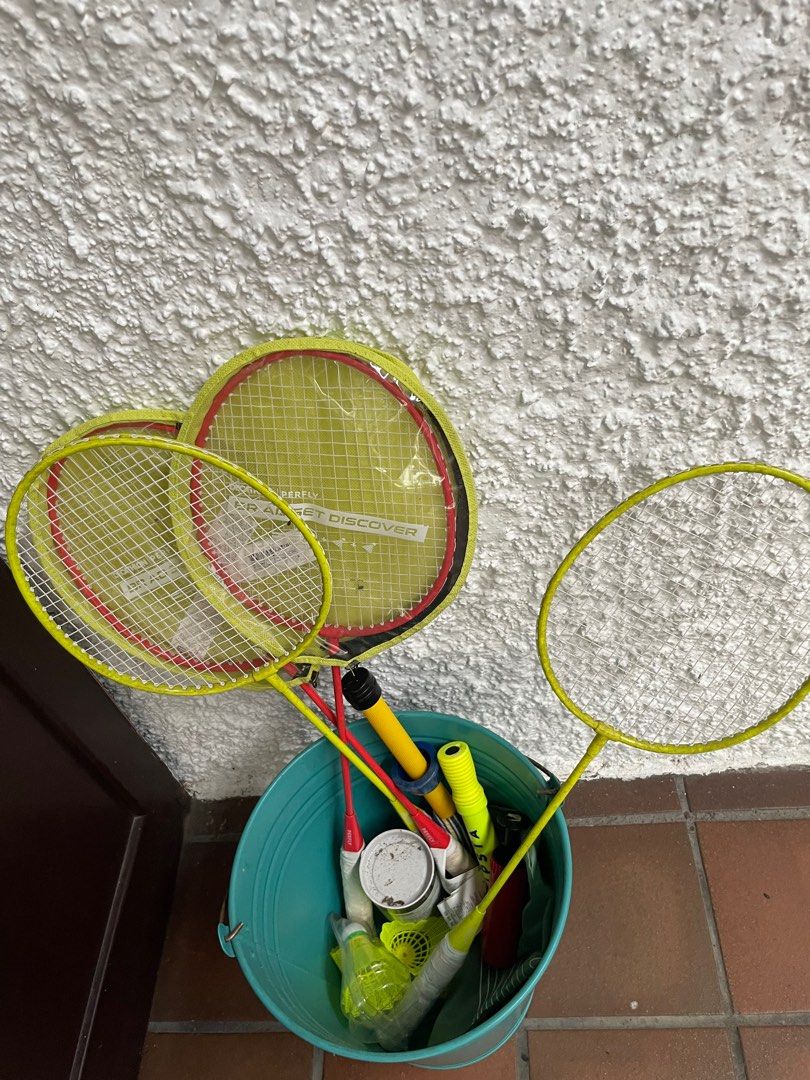 Badminton set, 4 pcs, net and shuttles., Sports Equipment, Sports ...