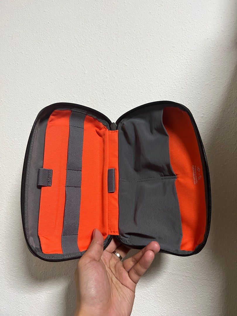 BELLROY Tech Kit (Carryology Edition), Mobile Phones & Gadgets, Mobile ...