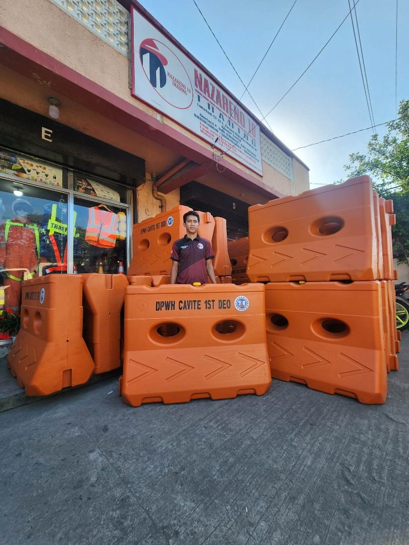BRB2 Safety road plastic barrier 2wholes, Commercial & Industrial ...