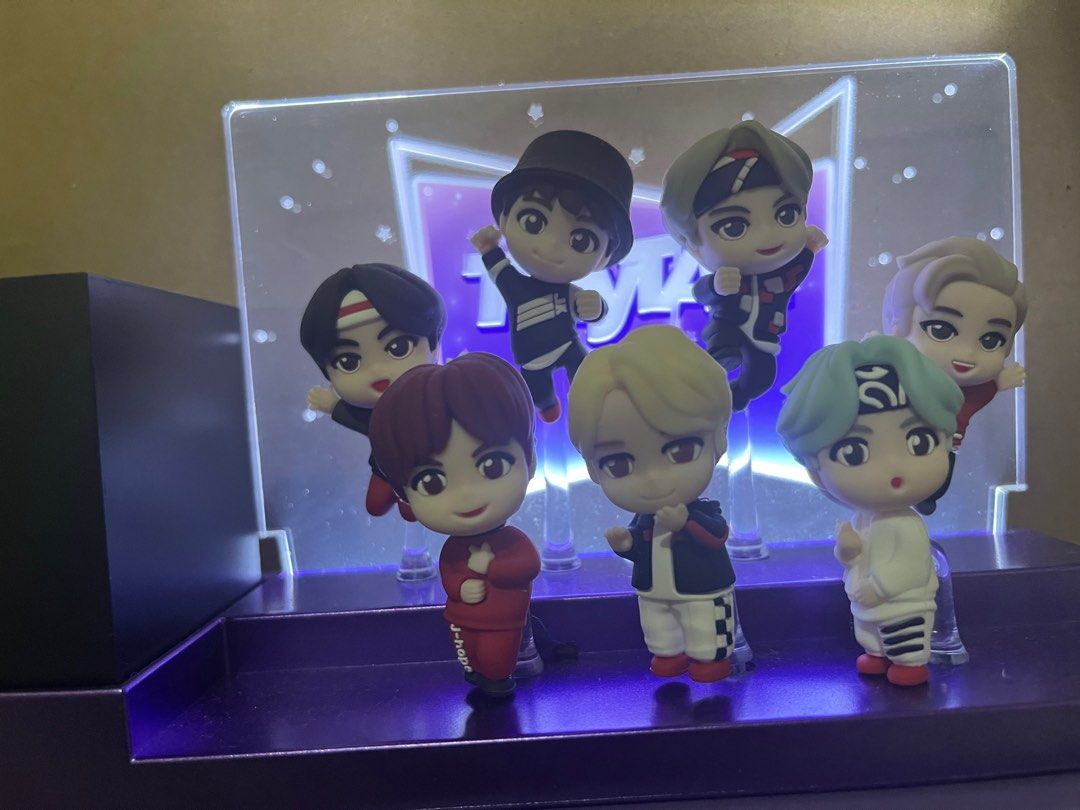 BTS Tiny Tan Magic Door Diorama LED clock, Hobbies & Toys, Memorabilia ...