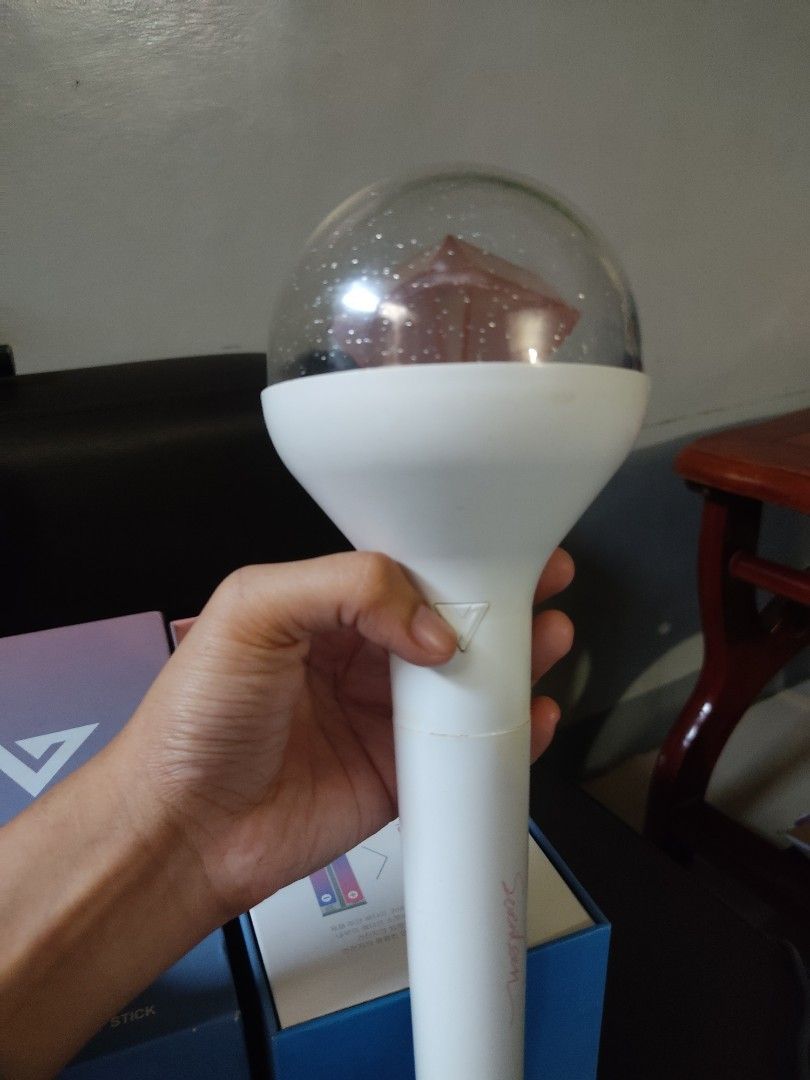 Carat bong version 1 seventeen lightstick, Hobbies & Toys, Memorabilia ...