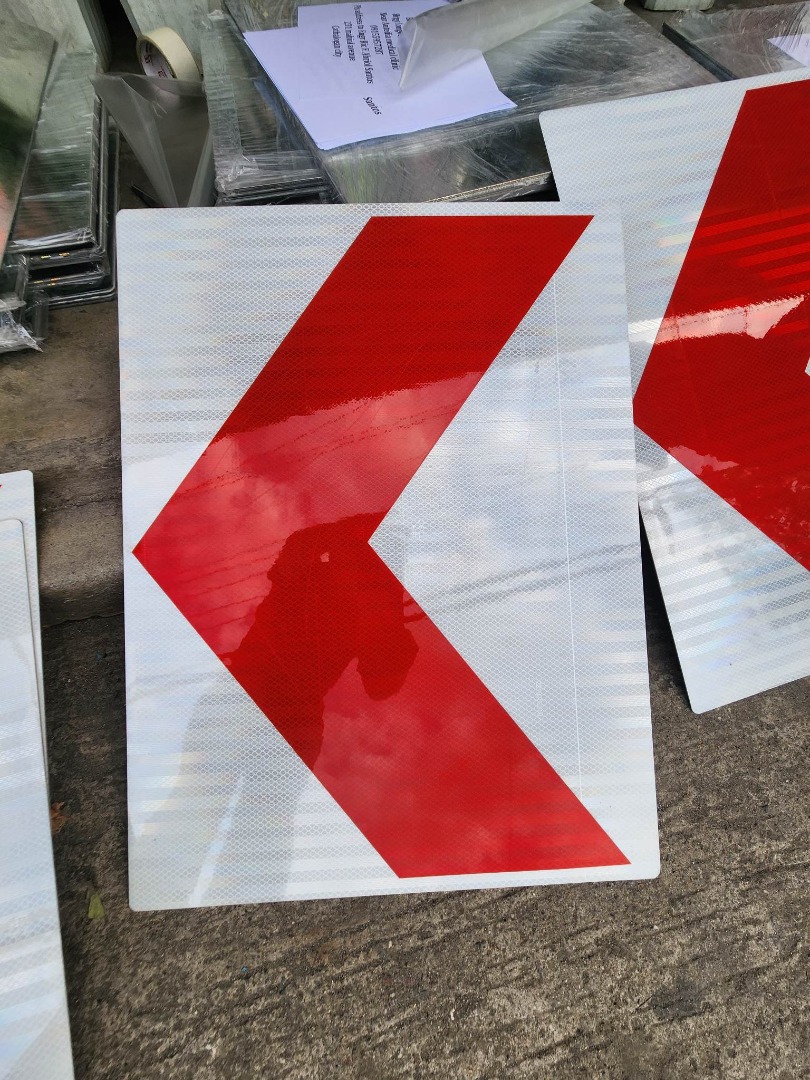 Chevron Arrow Road signage, Commercial & Industrial, Construction ...