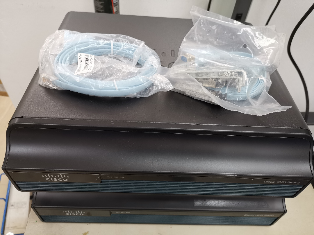 Cisco 1900 Router with Console Serial Cable + PowerChord x 2 set for ...