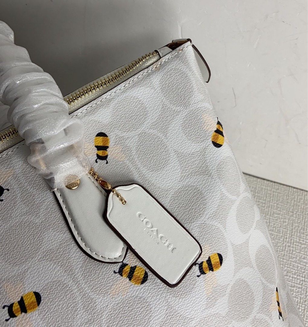 Coach Bee Signature Shoulder Bag, Women's Fashion, Bags & Wallets ...