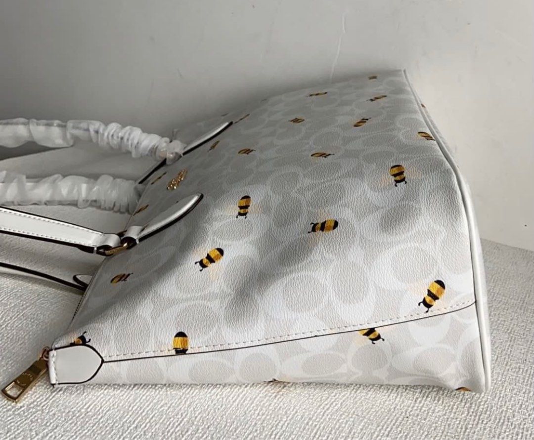 Coach Bee Signature Shoulder Bag, Women's Fashion, Bags & Wallets ...