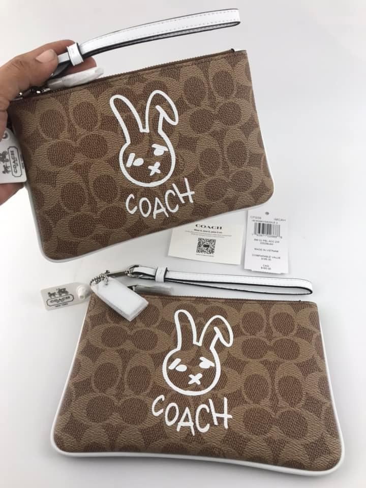 C.O.A.C.H. Large Wristlet for ladies, Women's Fashion, Bags & Wallets ...