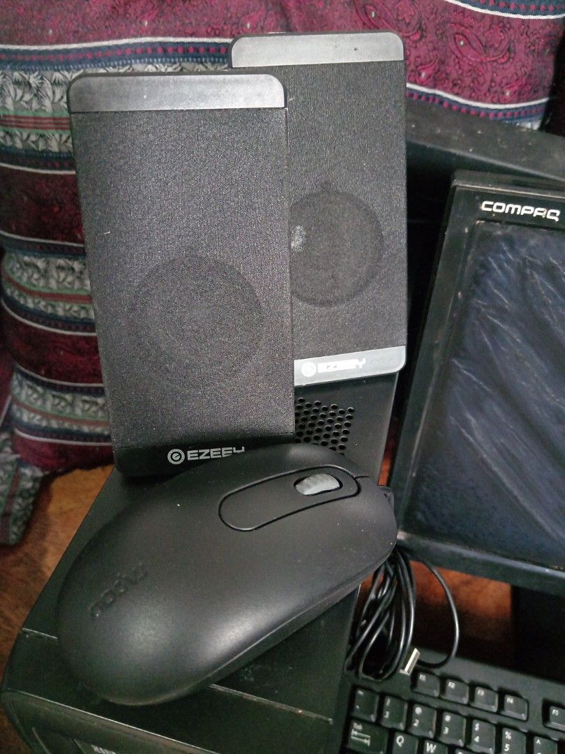 COMPAQ Desktop Computer Set on Carousell