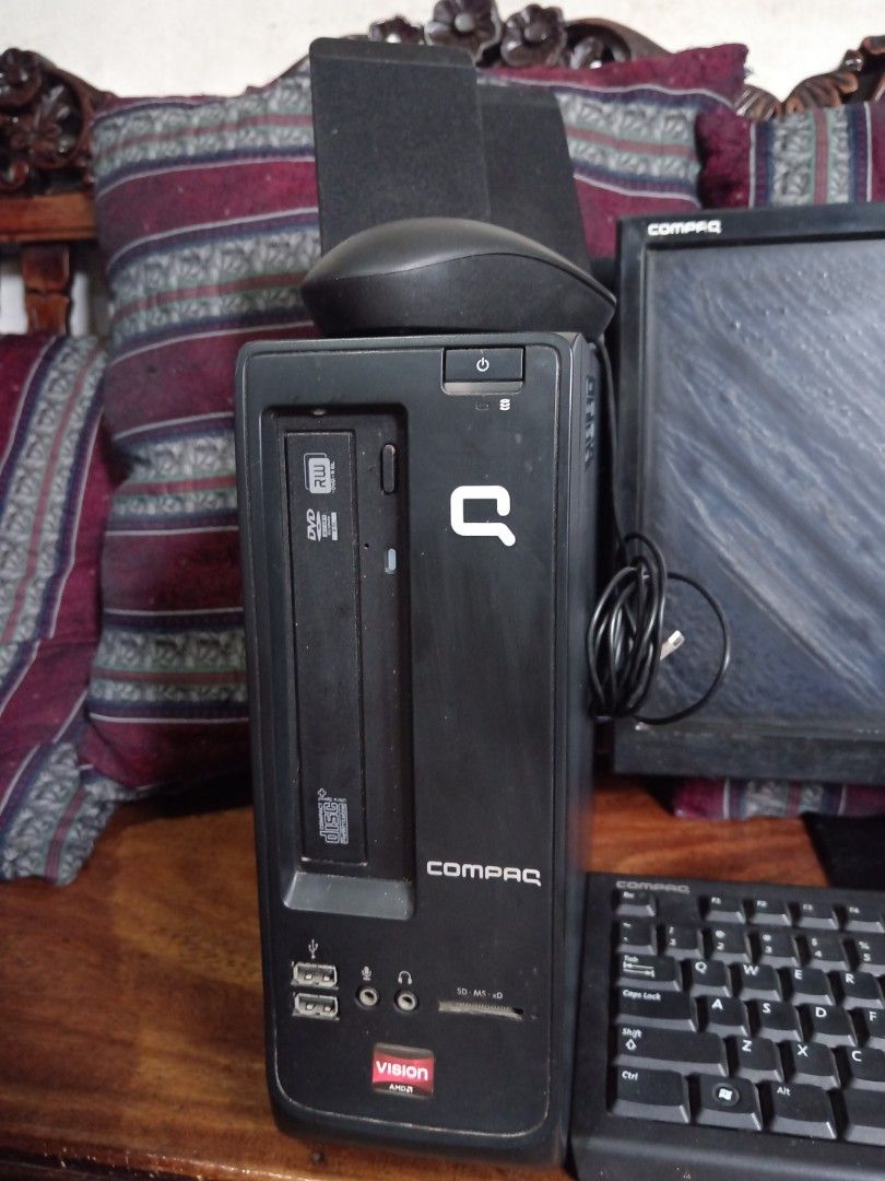 COMPAQ Desktop Computer Set on Carousell