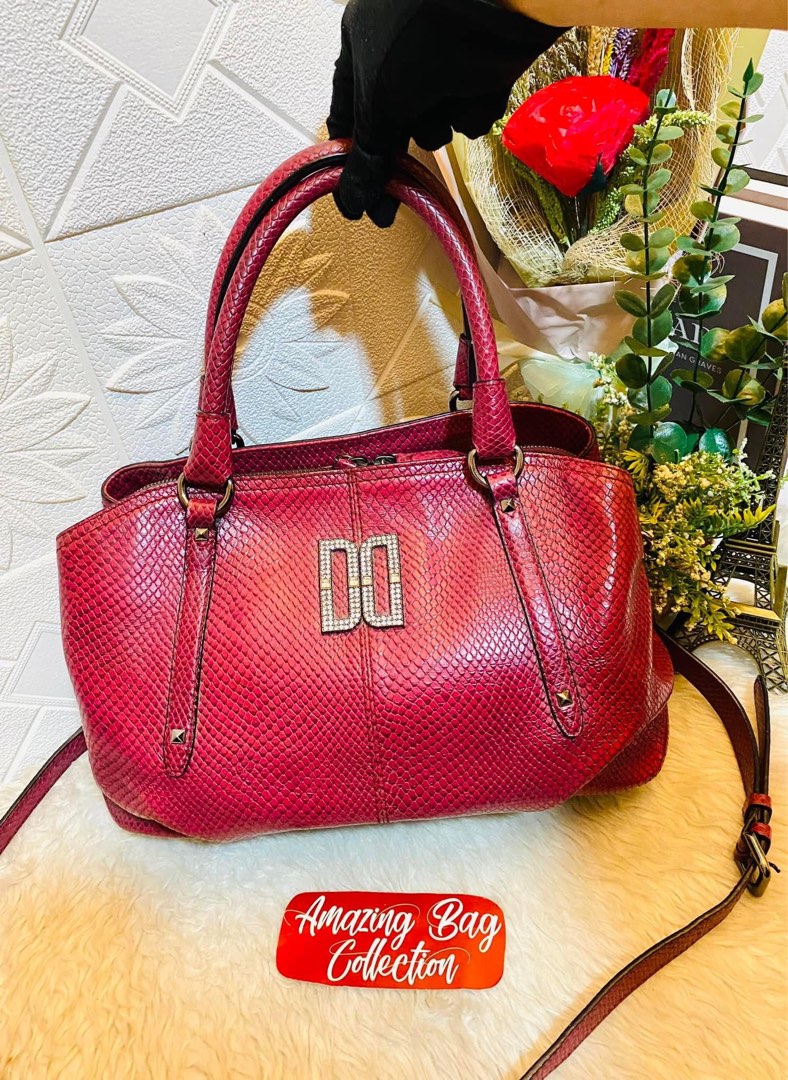 Daks Bag, Women's Fashion, Bags & Wallets, Cross-body Bags on Carousell