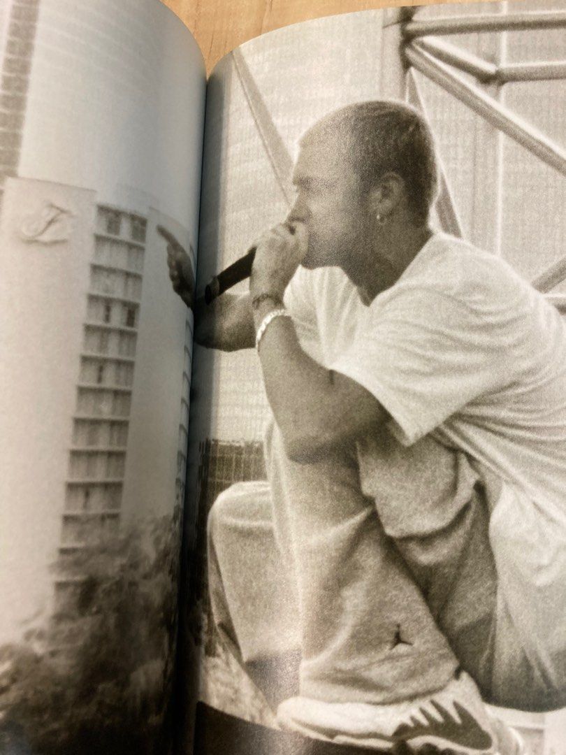 EMINEM - Angry Blonde｜圖文並茂｜編輯、排版一流｜2000｜斷版, 興趣及遊戲, 書本 & 文具, 小說 & 故事書 ...