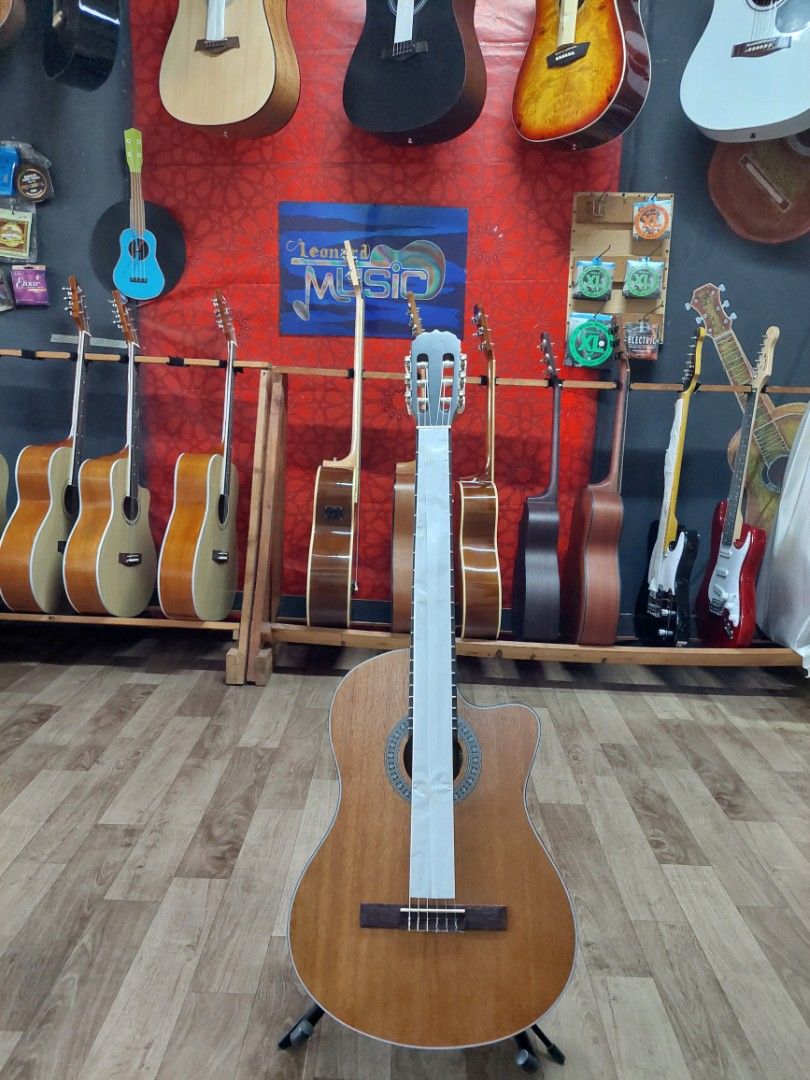 Gitar nilon baru murah origina cowboy, Musik & Media, Alat di Carousell