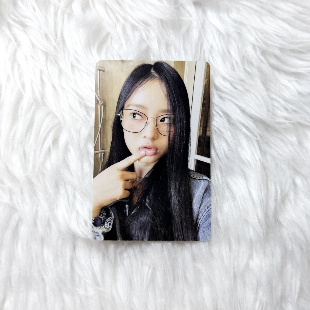 HANNI SPECS BLUEBOOK PHOTOCARD , Hobbies & Toys, Memorabilia ...