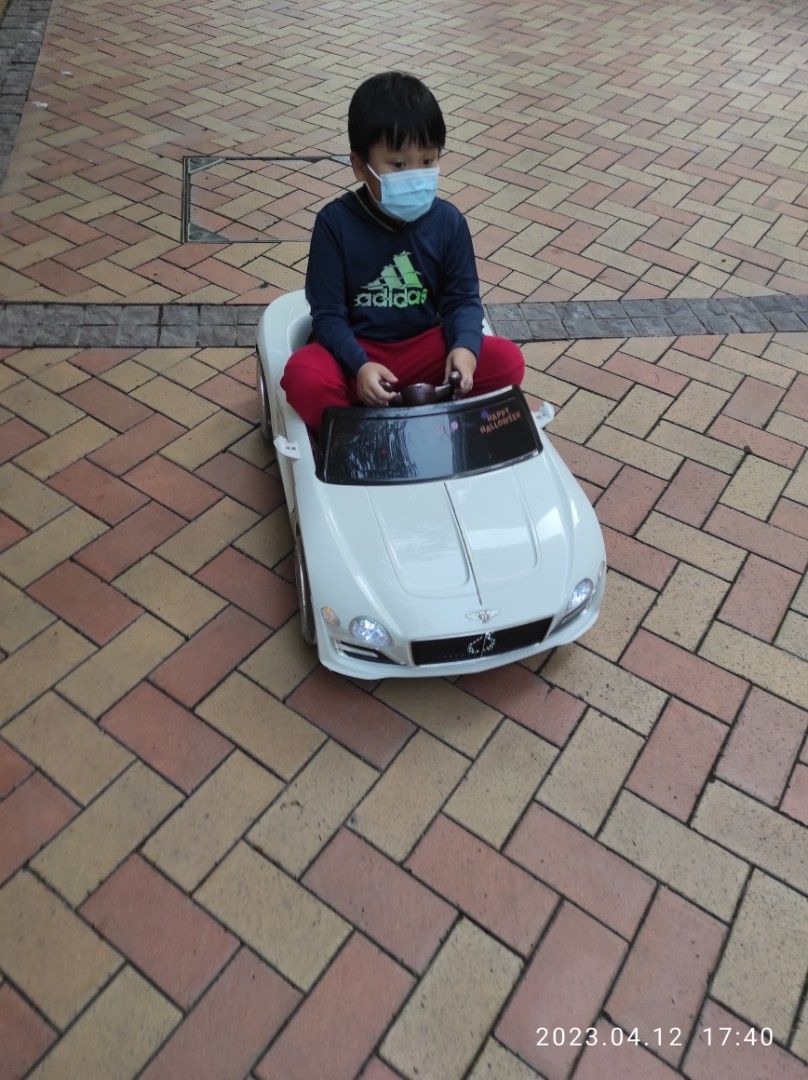 Kids motor car 兒童電動車, 興趣及遊戲, 玩具 & 遊戲類 - Carousell