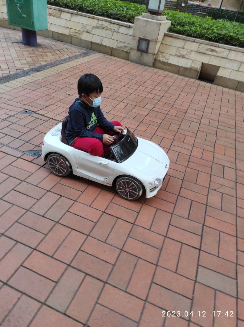 Kids motor car 兒童電動車, 興趣及遊戲, 玩具 & 遊戲類 - Carousell