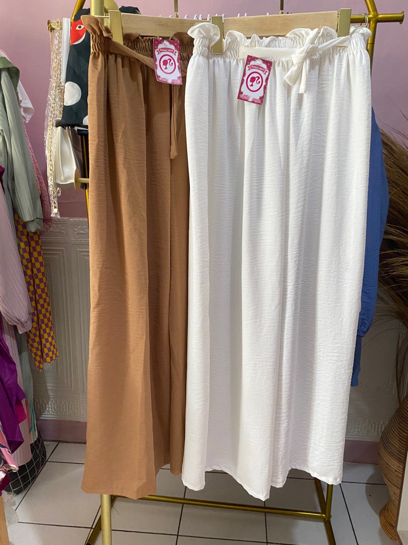 Kulot coklat dan putih, Fesyen Wanita, Muslim Fashion, Bawahan di Carousell