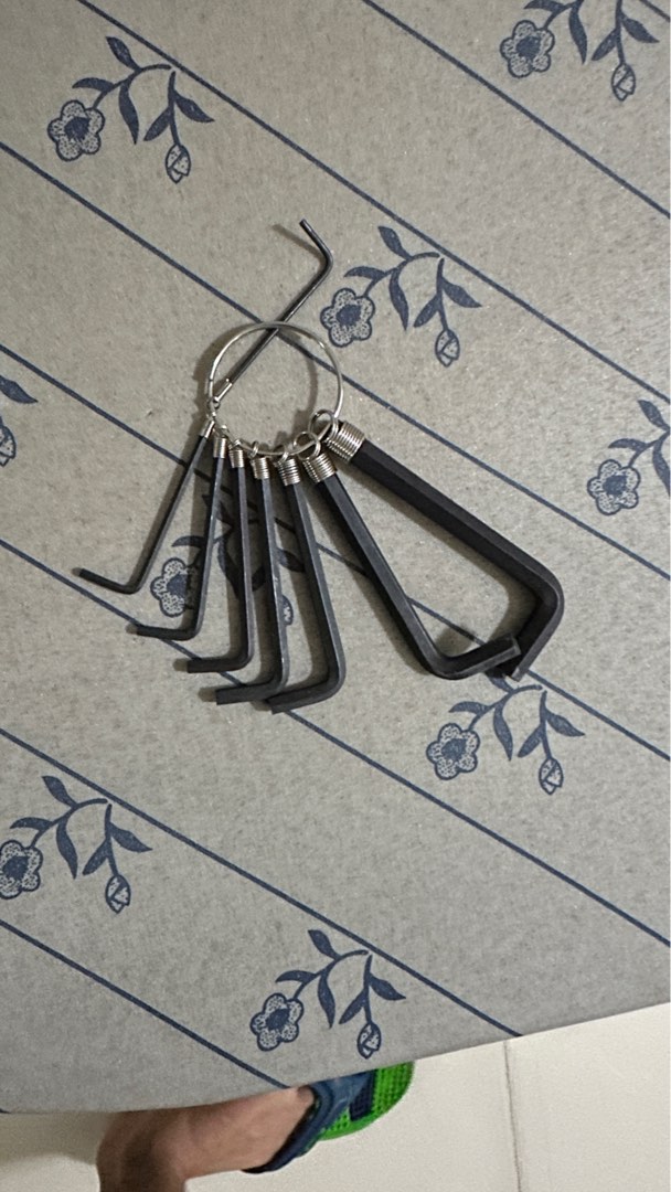 L shape screw drivers, Furniture & Home Living, Home Improvement ...