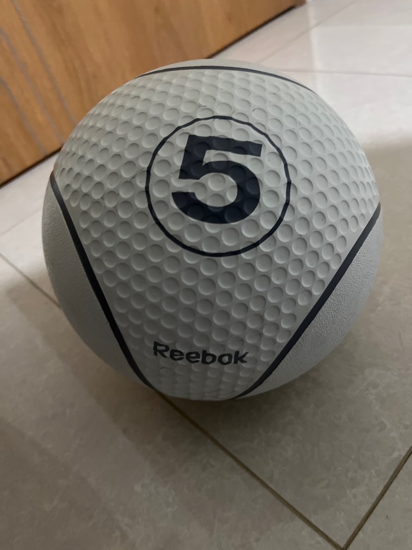 Medicine ball Reebok 5kg, Sports Equipment, Exercise & Fitness, Weights ...