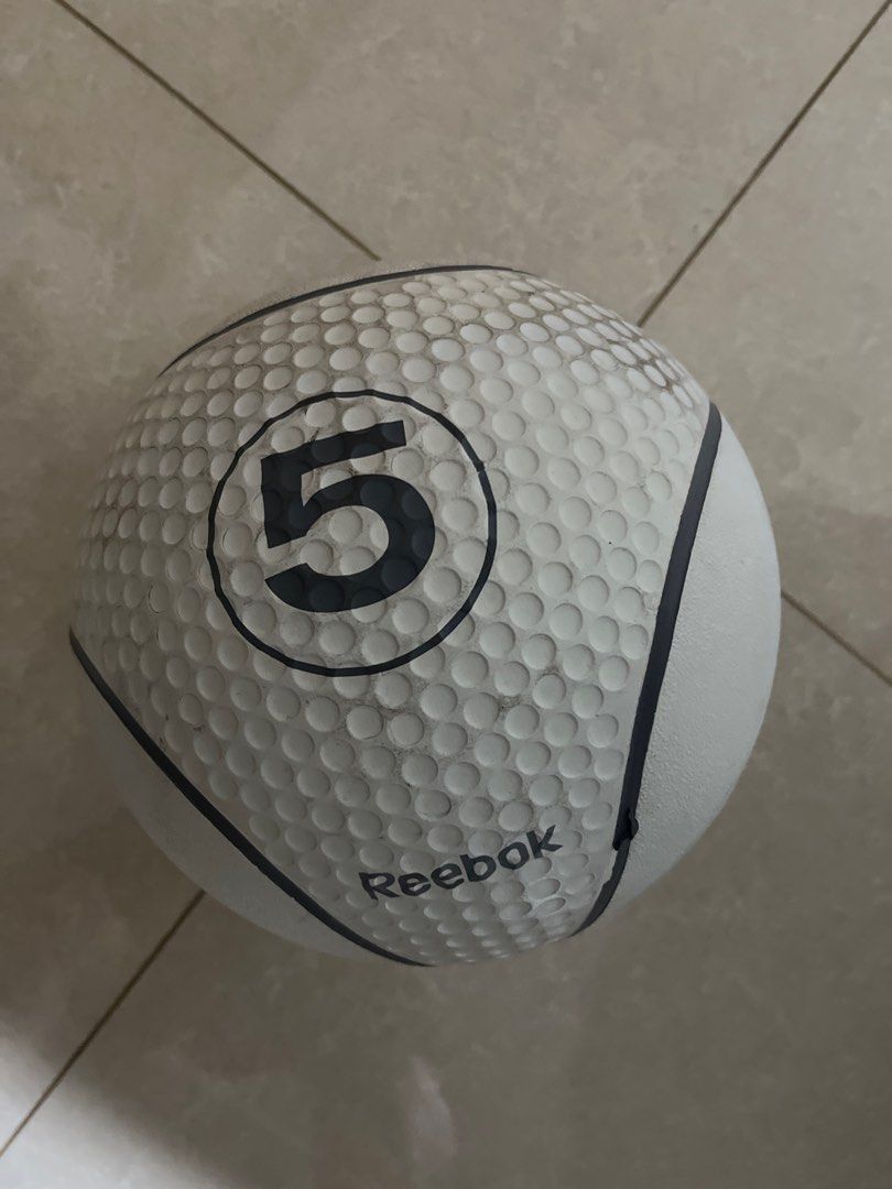 Medicine ball Reebok 5kg, Sports Equipment, Exercise & Fitness, Weights ...