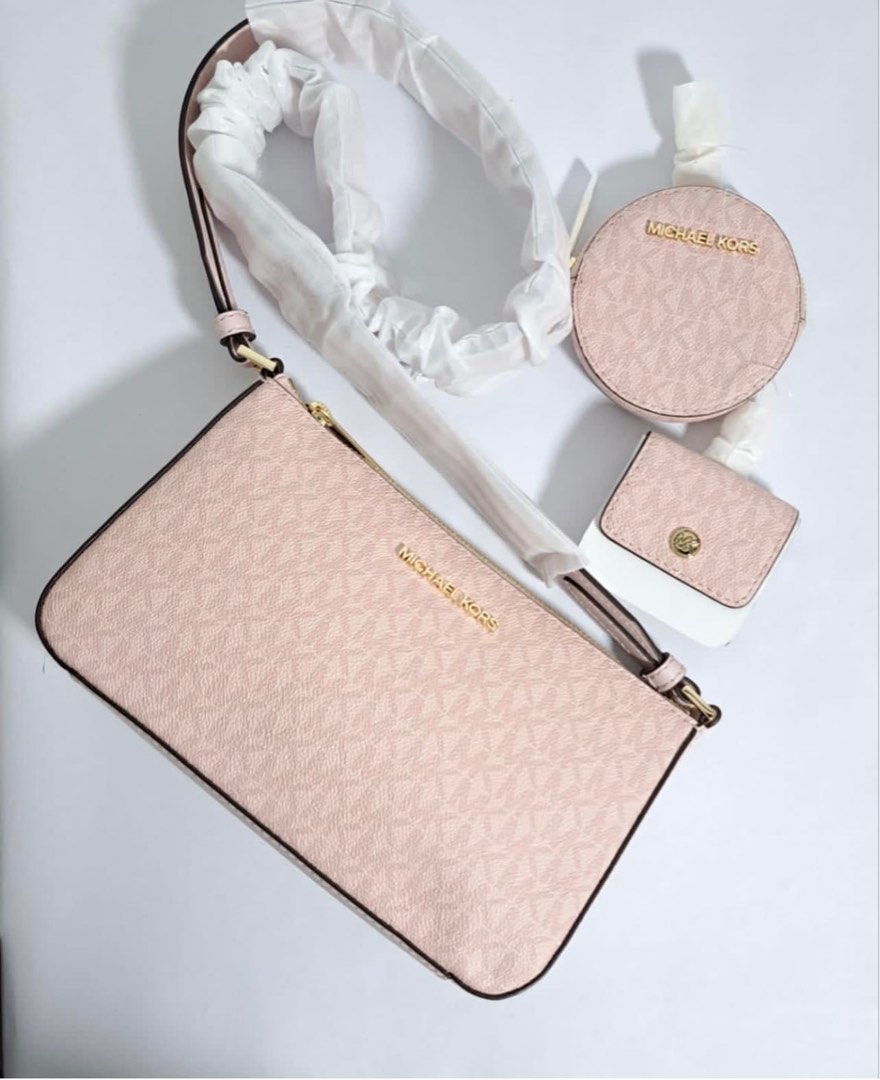 Michael kors small tech attach Mono Original, Women's Fashion, Bags ...