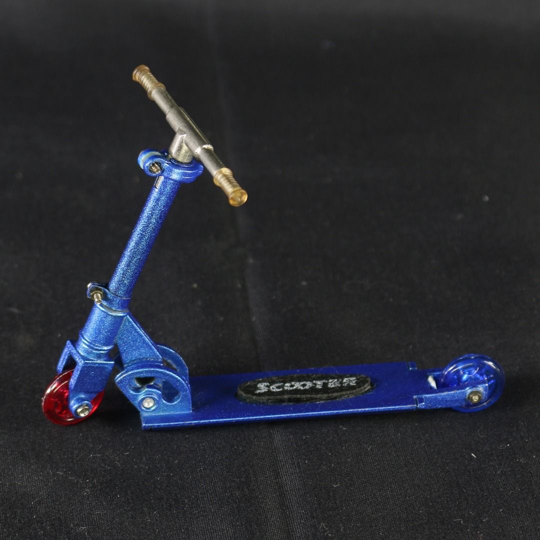 Mini Finger Scooter With Storage Pouch & Spare Wheels, Hobbies & Toys ...