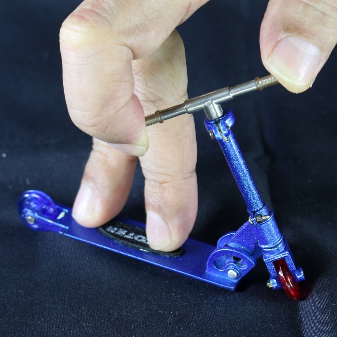 Mini Finger Scooter With Storage Pouch & Spare Wheels, Hobbies & Toys ...