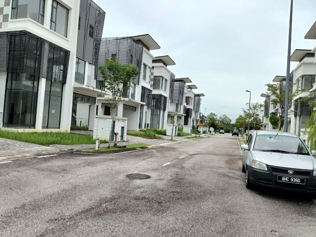 Residence 33 (Kota Kemuning) (Bungalow), Property, For Sale on Carousell