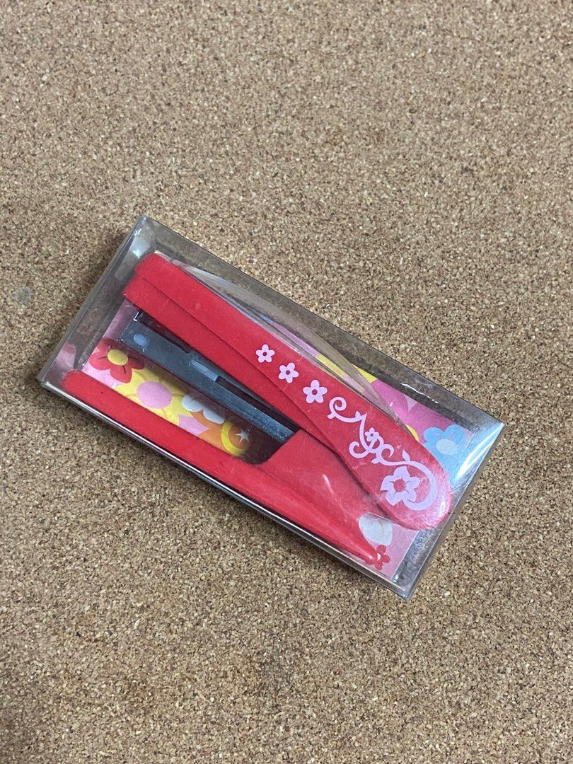 Sanrio Hello Kitty Stapler, Hobbies & Toys, Stationary & Craft ...